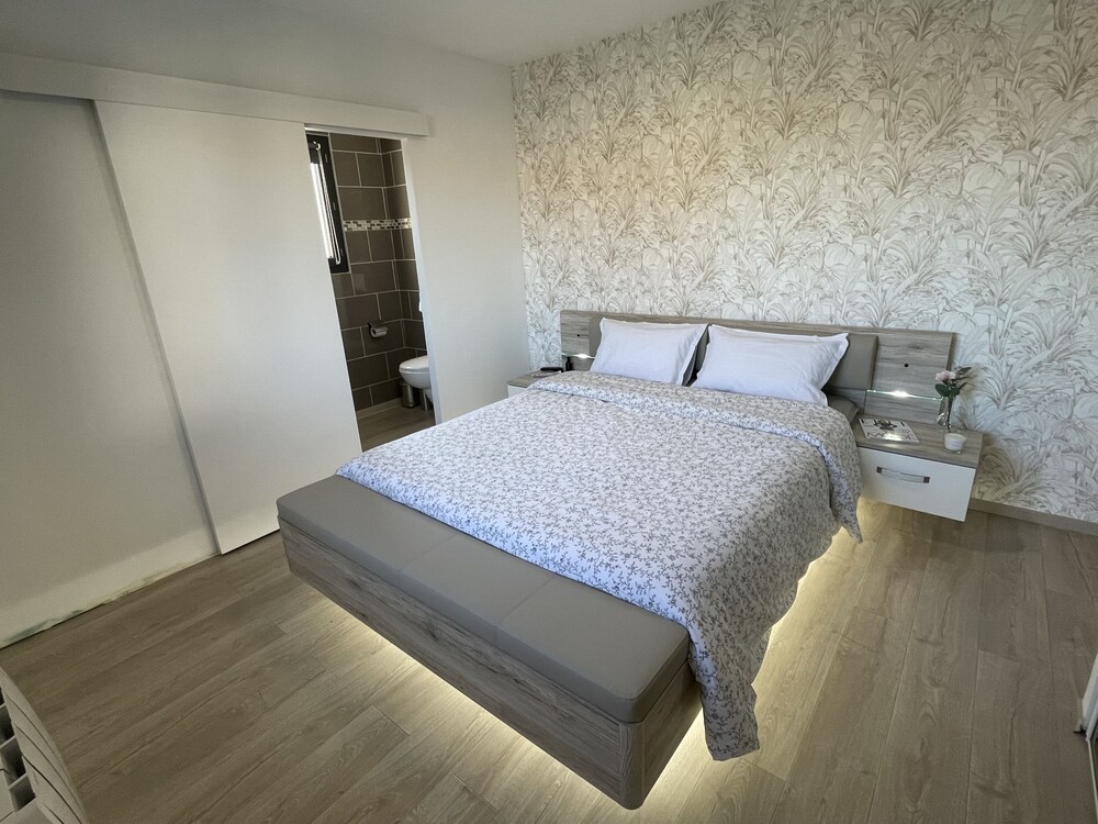 Modern air-conditioned house with swimming pool in a quiet location 15 ...