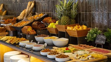 Café da manhã completo todos os dias (MAD 150 por pessoa)