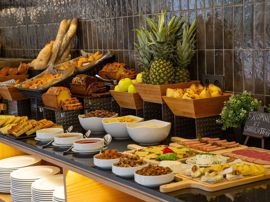 Pequeno-almoço completo diário (150 MAD por pessoa)