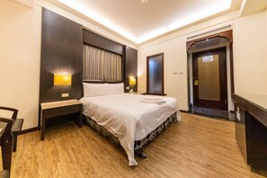 Quarto casal luxo, 1 cama de casal, para não fumantes | Wi-Fi de cortesia