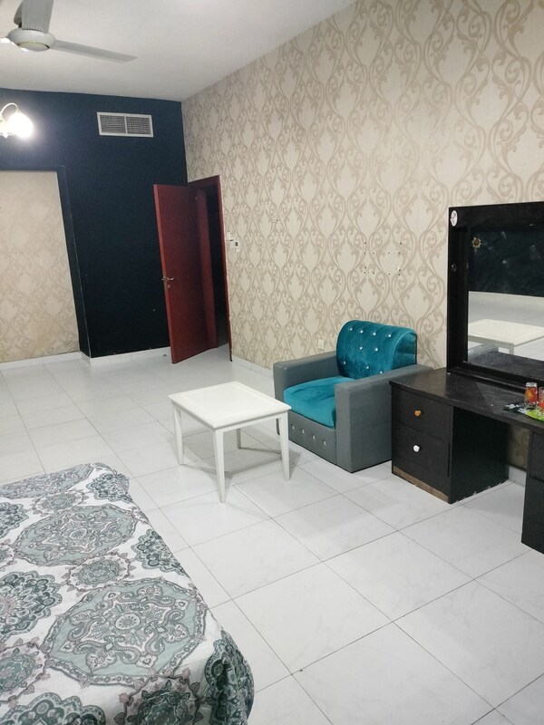 Big Private Room In Ajman - Sharjah