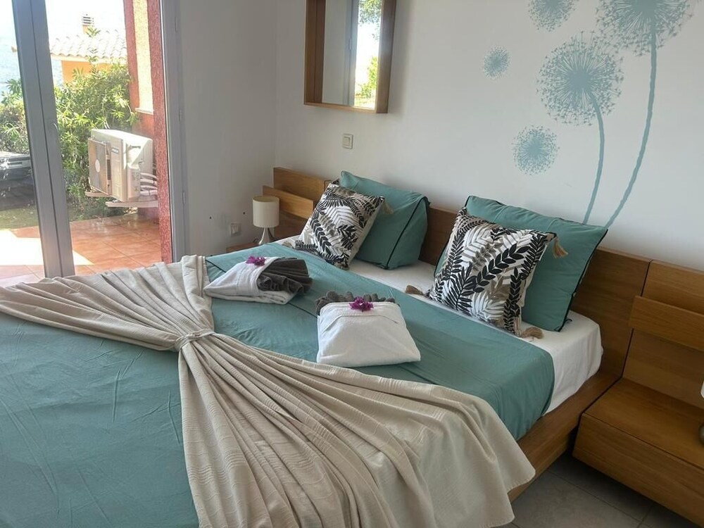 65 m2 T3 apartment - 100 m2 private garden with sea view - Propriano | Vrbo