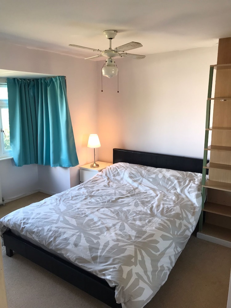 Lovely 3 Bedroom Holiday Home With Free Parking - Portsmouth