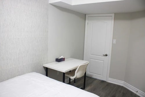 Bright & Modern 1 Bedroom-basement W/free Parking. - Milton