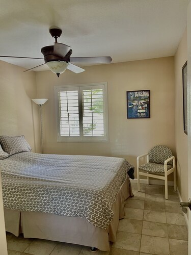 Awsome 2 Bedroom Condo, Gates, In Great Palm Desert Location. - Palm Desert, CA