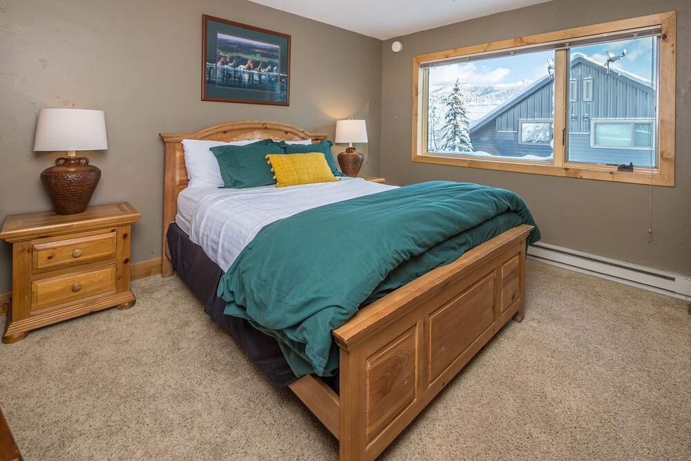 Ski-in/out Condo W/great Views, Electric Burning Fireplace & Great Location! - Big Horn Powder Run - Big Sky, MT