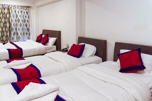 Quarto família | Escrivaninha, Wi-Fi de cortesia, roupa de cama