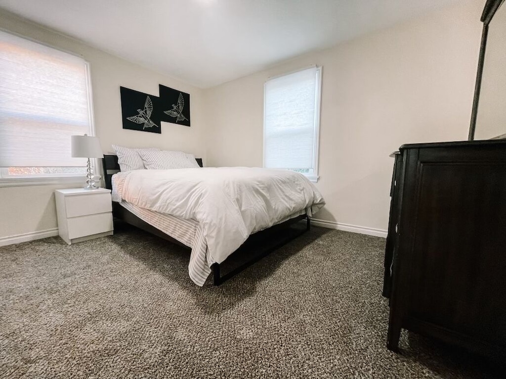 Entire Unit 3 Bed 1.5 Bath Next To Renton Landing - Renton, WA