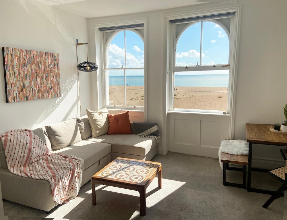 Spacious 2bd Flat With Stunning Views Folkestone - Hythe