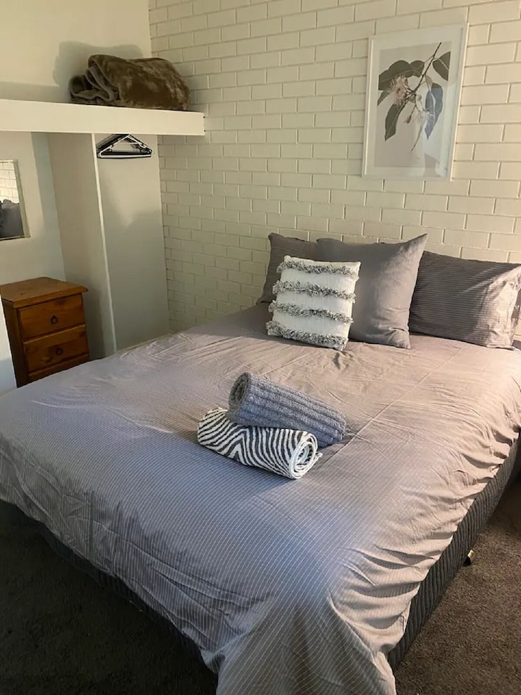 Bradshaw House Self Contained Cabin 7 - Halls Gap