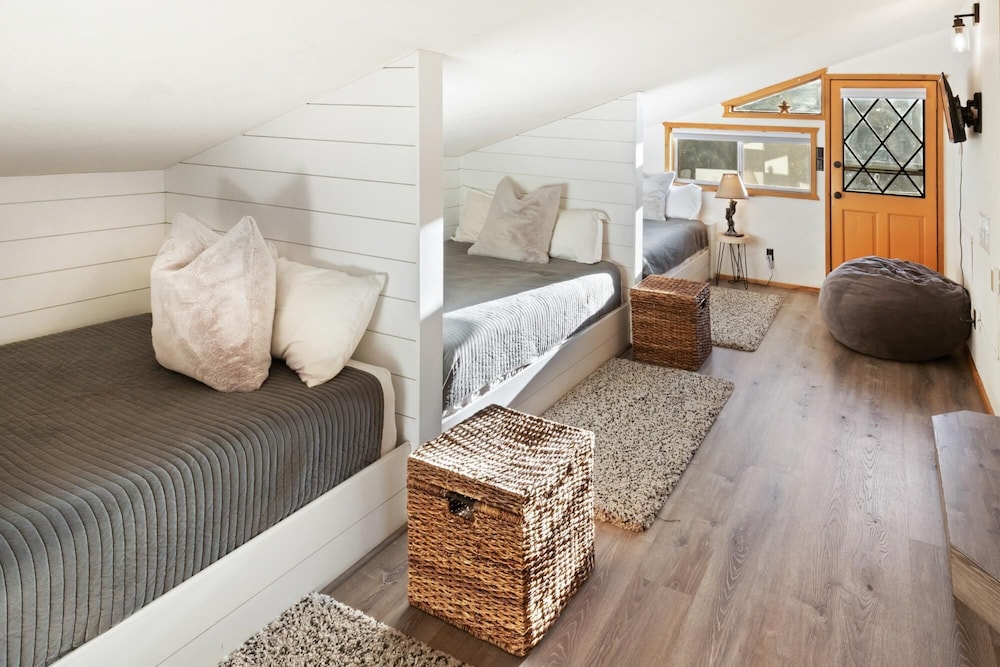 Moonridge Basecamp By Destination Big Bear: Close To Bear Mountain Ski Resort! Game Room! Spa! Pet Friendly! Ev Charger! - Big Bear, CA