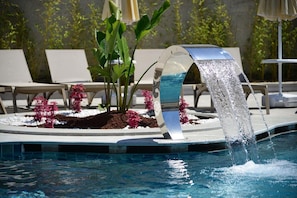 Piscina exterior sazonal