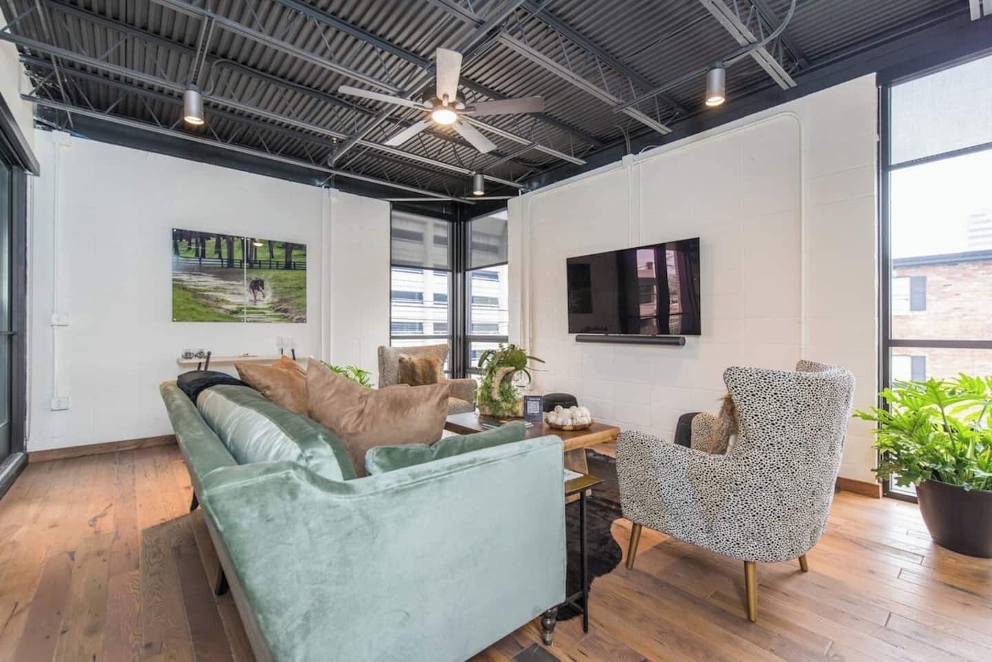 This Serviced Apartment Is A 2 Bedroom(s), 2 Bathrooms, Located In Lexington, Ky. - Lexington, KY