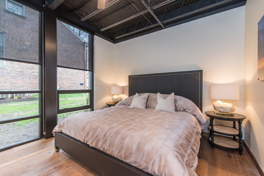 This Serviced Apartment Is A 2 Bedroom(s), 2 Bathrooms, Located In Lexington, Ky. - Lexington, KY