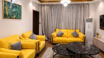 Área de estar no saguão