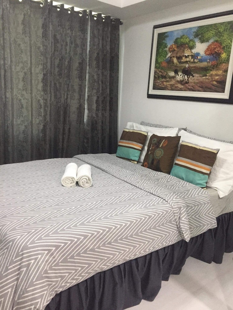azure_paradise by arlene - Pasay | Vrbo