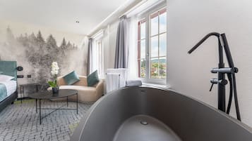 Suite, vista para o rio | 1 quarto, edredões de penas, Wi-fi grátis, roupa de cama fornecida