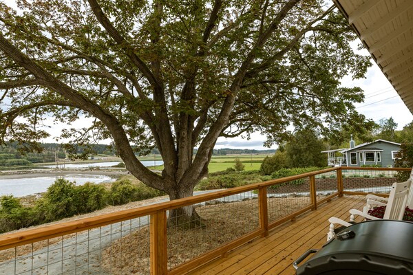 Newly Remodeled Cozy Beach Cottage On Whidbey Island - Oak Harbor, WA