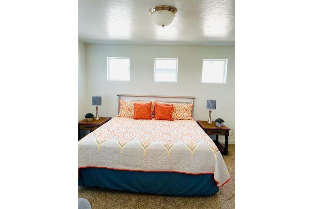 Convenient 3-bedroom Townhome With Full Garage - Middleton, ID