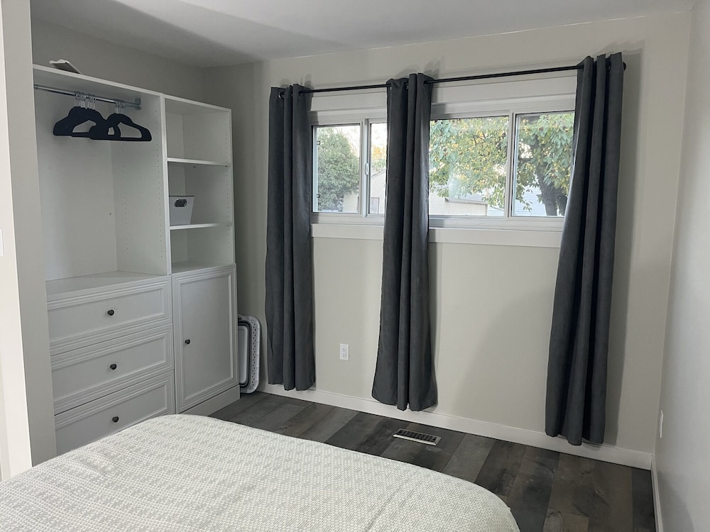 Newly Renovated 2-bedroom House Close To Nait And Downtown. - Edmonton