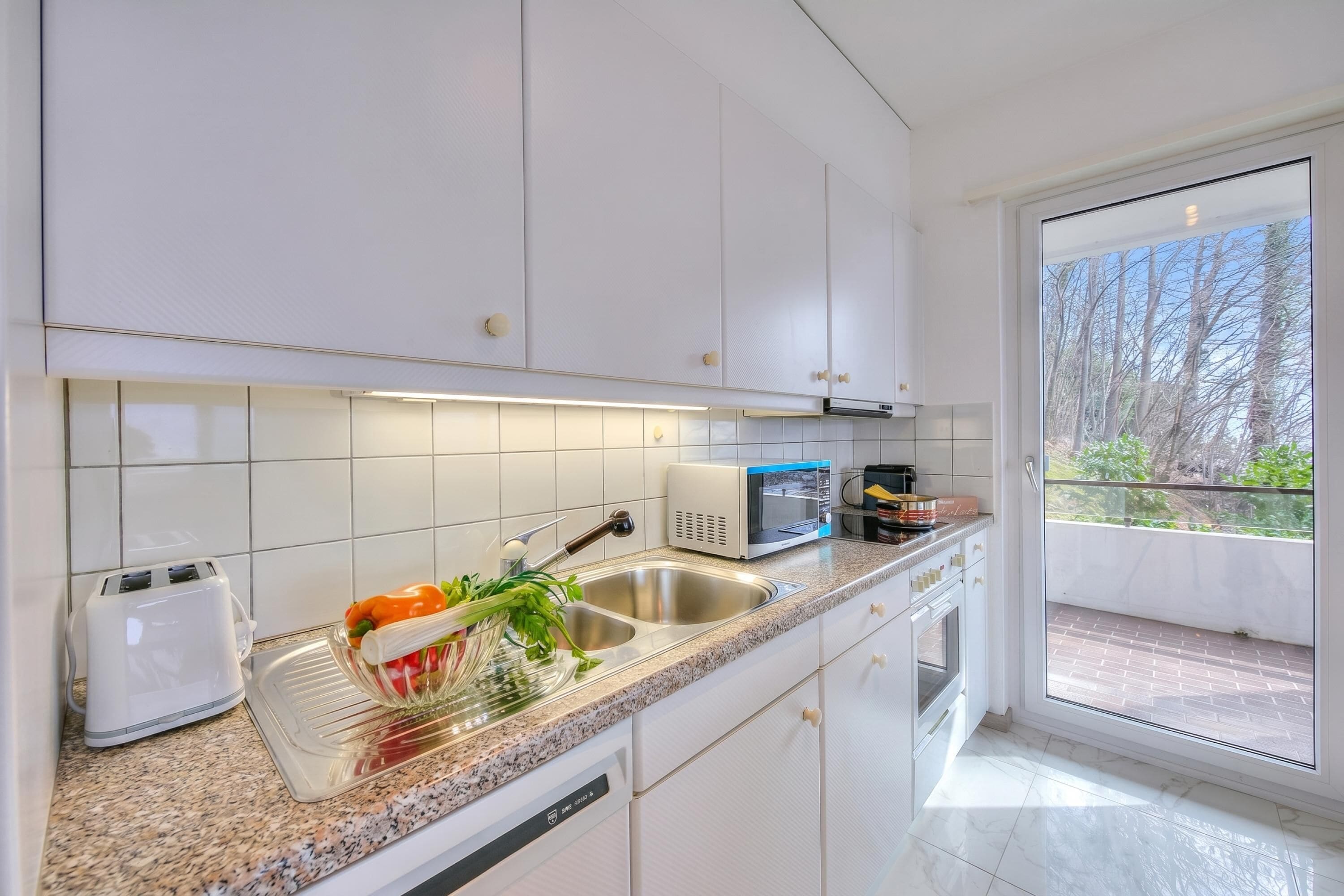 Apartamento Standard, vários quartos, 2 casas de banho (Casa Al Bosco With Pool) | Cozinha privada | Um frigorífico, um micro-ondas, um forno, uma placa de cozinha 