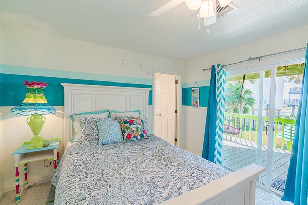 Pet-friendly Family Beach House W\/ Views - Galveston, TX