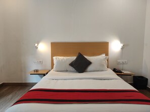 Suíte standard, 1 quarto | Escrivaninha, espaço de trabalho para notebook, Wi-Fi de cortesia