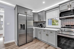 Casa de Campo Signature, 3 quartos, não fumadores, terraço | Cozinha privada | Um frigorífico, um micro-ondas, um forno, uma placa de cozinha 