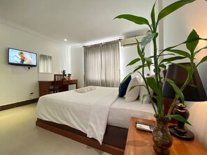 Quarto Duplo Deluxe | Roupa hipoalergénica, camas de colchão pillowtop, minibar, secretária