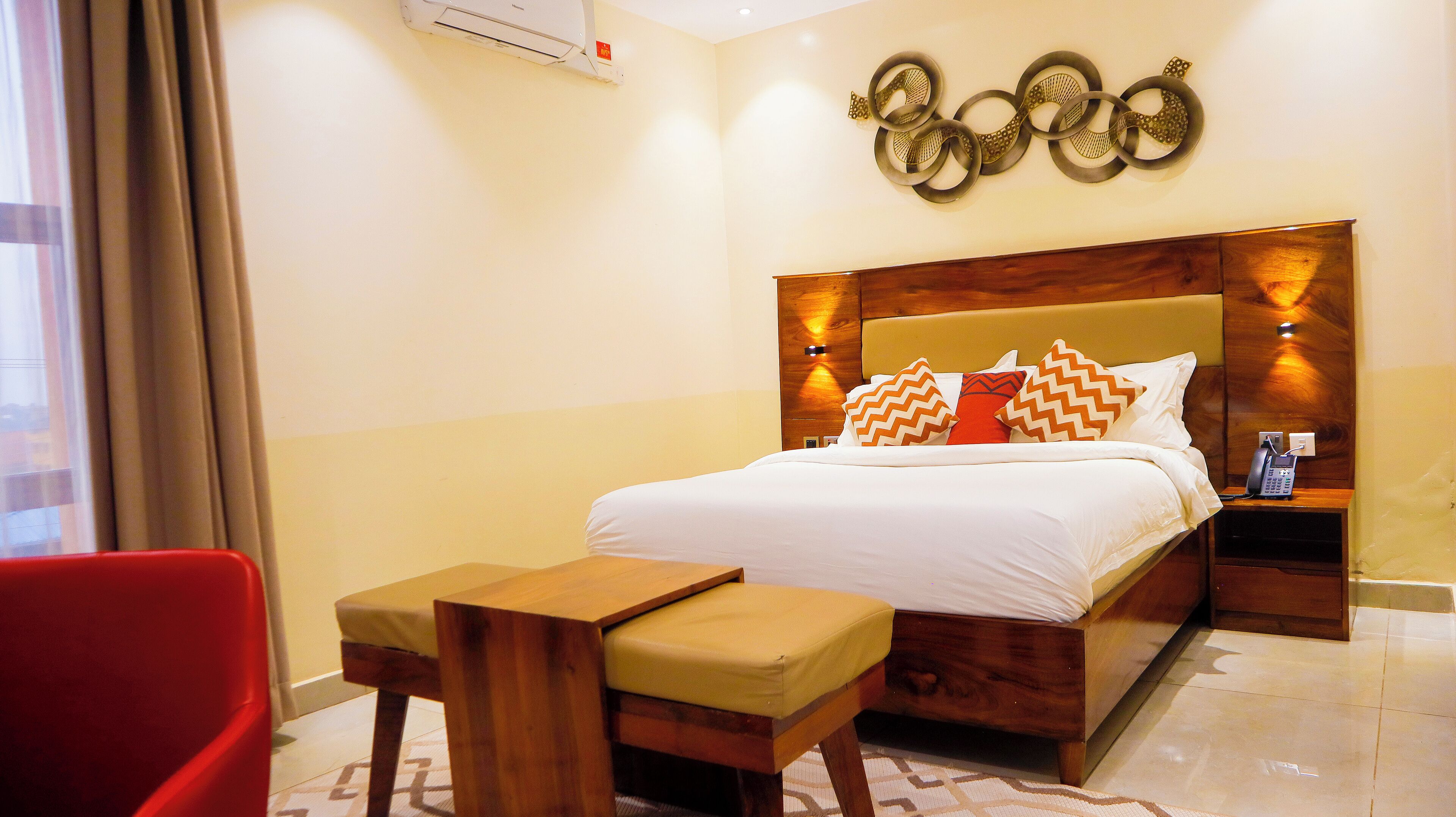 Quarto Deluxe, 1 cama queen-size, não fumadores, Vista para a cidade | 1 quarto, camas de colchão Select Comfort, minibar, cofre no quarto 