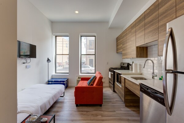 Ground Floor Studios In Chicago By 747 Lofts - Chicago, IL