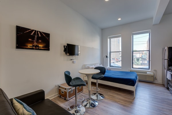 Ground Floor Studios In Chicago By 747 Lofts - Chicago, IL
