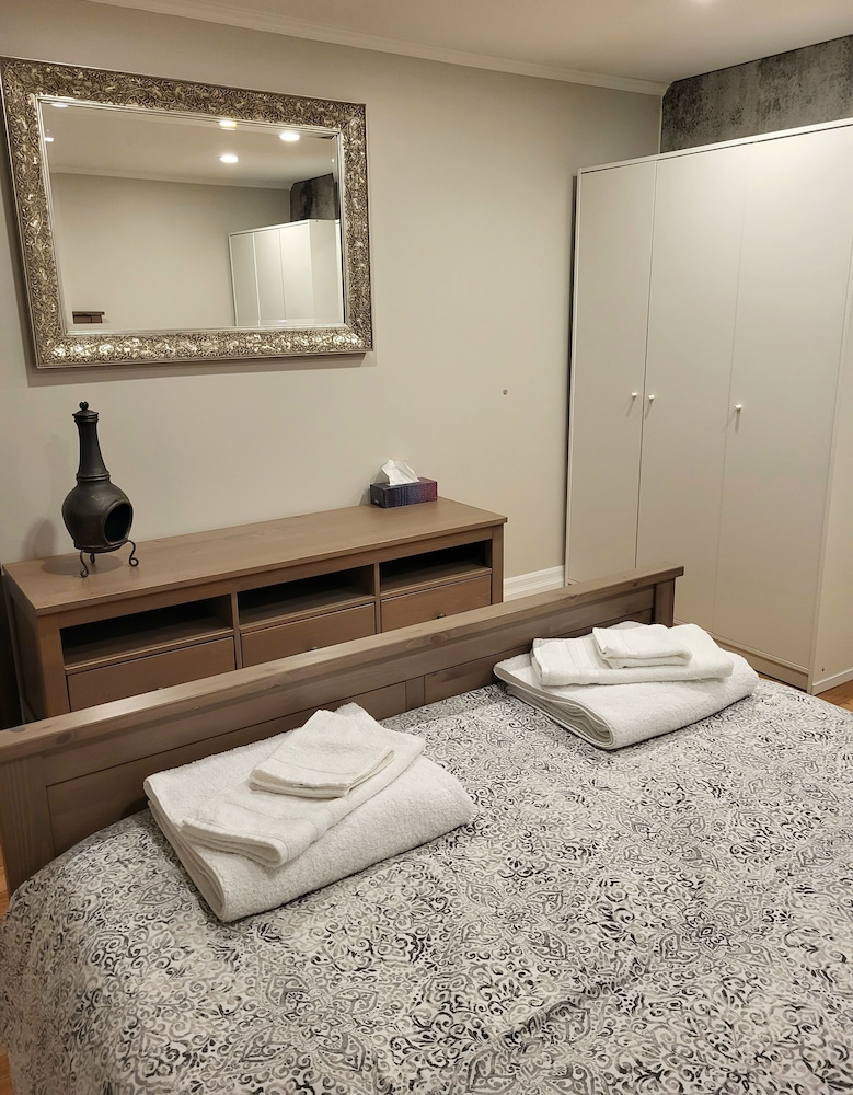 Very Clean, Comfortable, Spacious 2 Bdr Basement Apartment In Central Location - Brampton