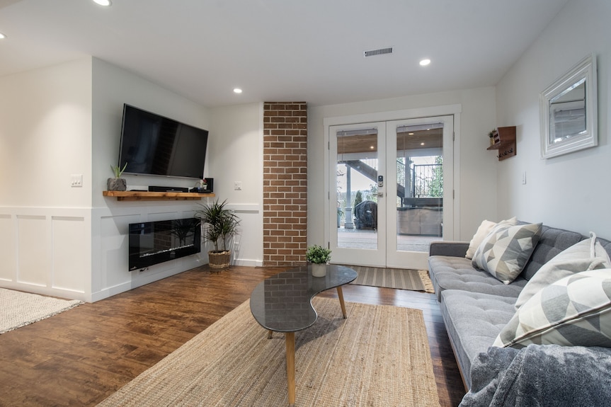 West Coast 3 Bedroom Garden Suite - Burnaby