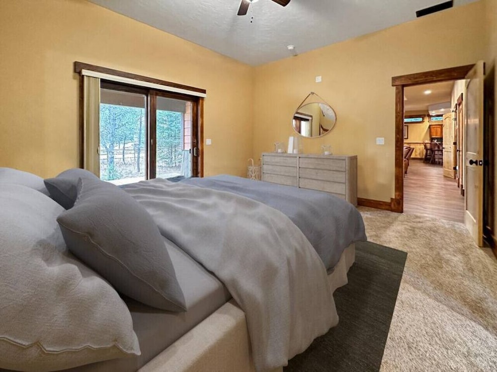 Beautiful 4 Bedroom Cabin. Near Cascade Lake! - Donnelly, ID