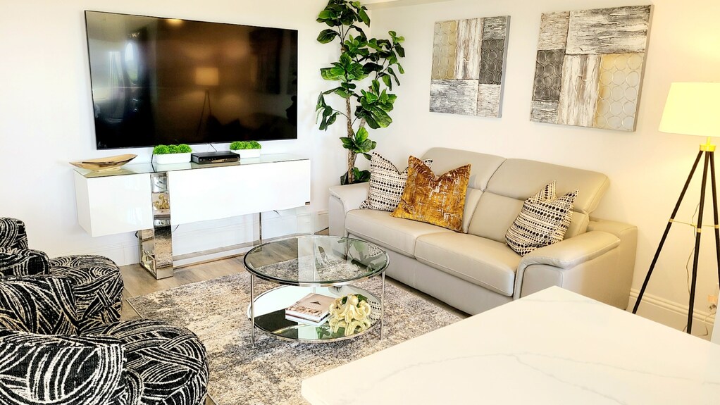 Poshpadz -Oceanview Villa-resort Complex, Penthouse, Sleeps 4, Walk To Beach - Jupiter