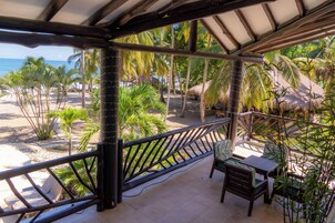 Quarto família, vista para a piscina | Terraço/pátio