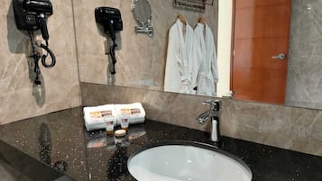 Chuveiro/banheira combinados, ducha de hidromassagem, toalhas de banho