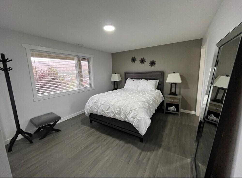 Vernon Valley View Suite With Private Hot Tub - Vernon