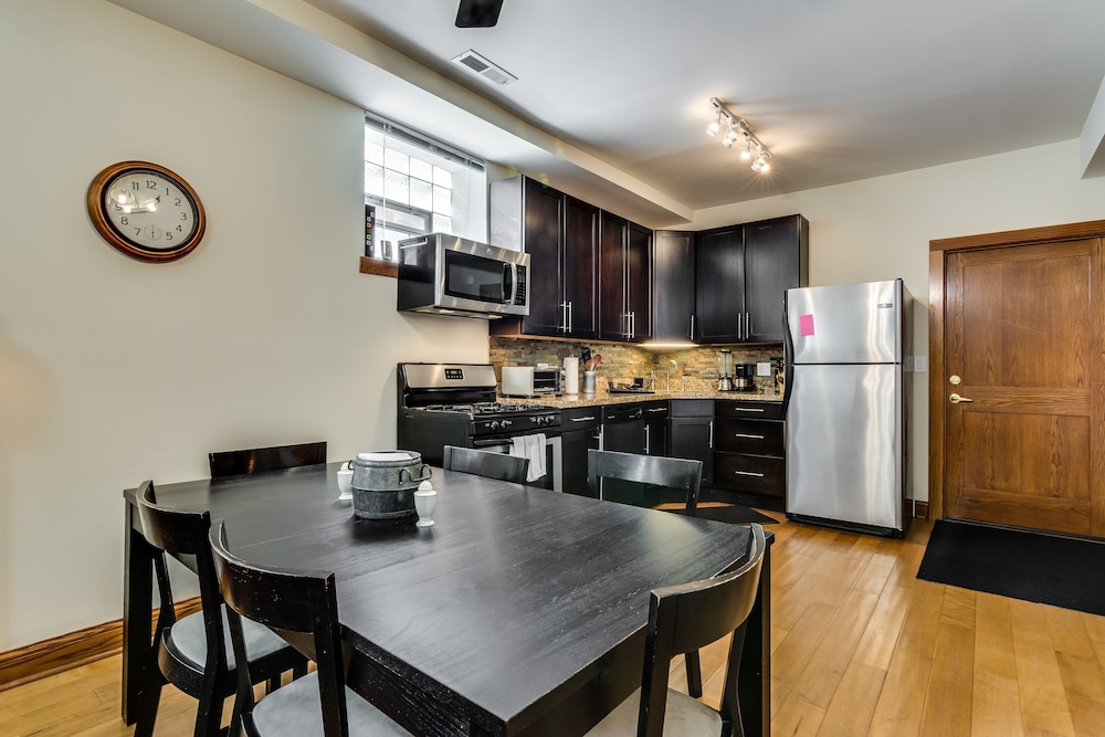 Classic Chicago With A Twist - Recently Renovated And Pet Friendly! By Allset Turnover - Lincoln Park - Chicago