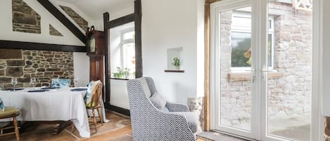 2 quartos, individualmente decorados, individualmente mobiliados