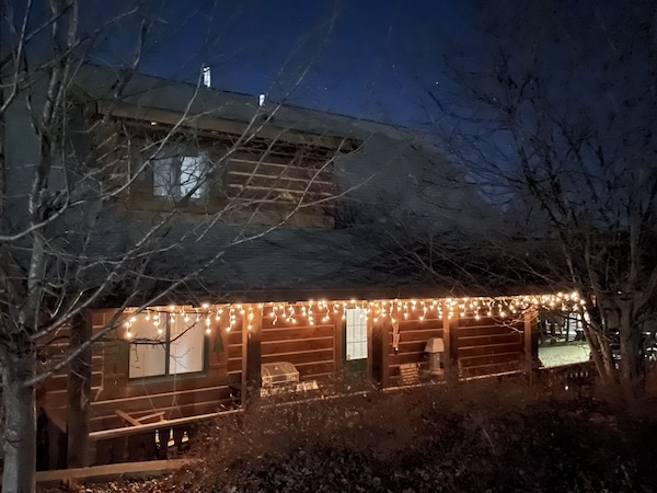 Family Fun 3 Bedroom Cabin - Fort McCoy, WI