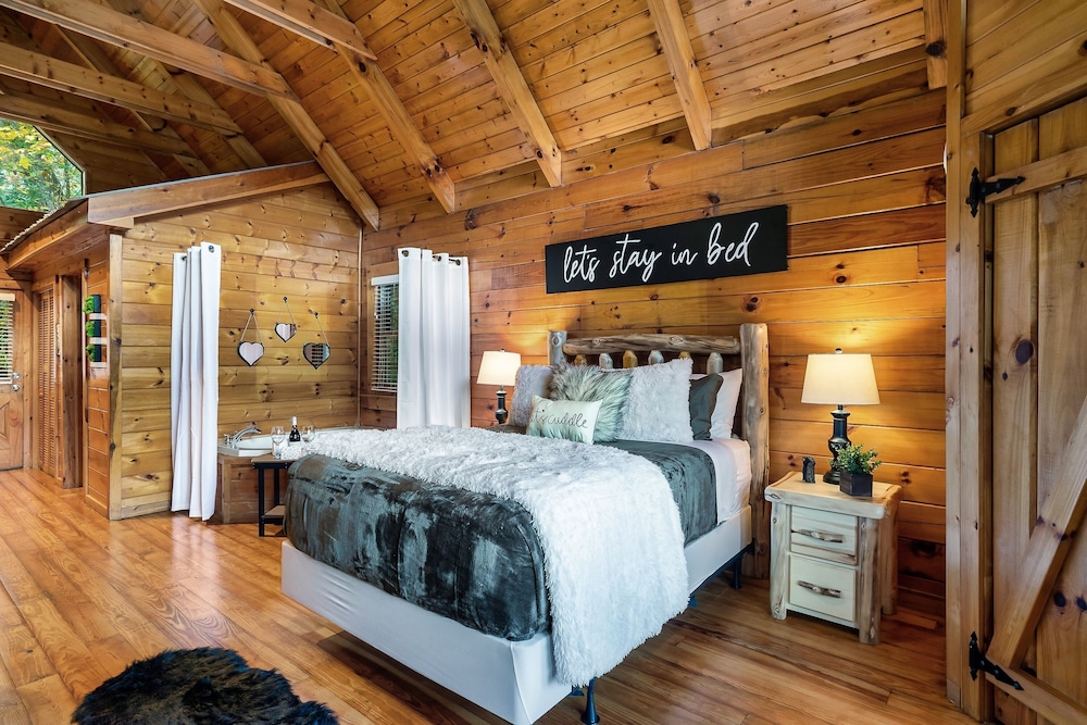 PRIVATE WATERFALL! STORYBOOK SETTING! RARE 1BR CABIN w/ HOT TUB & FIRE ...