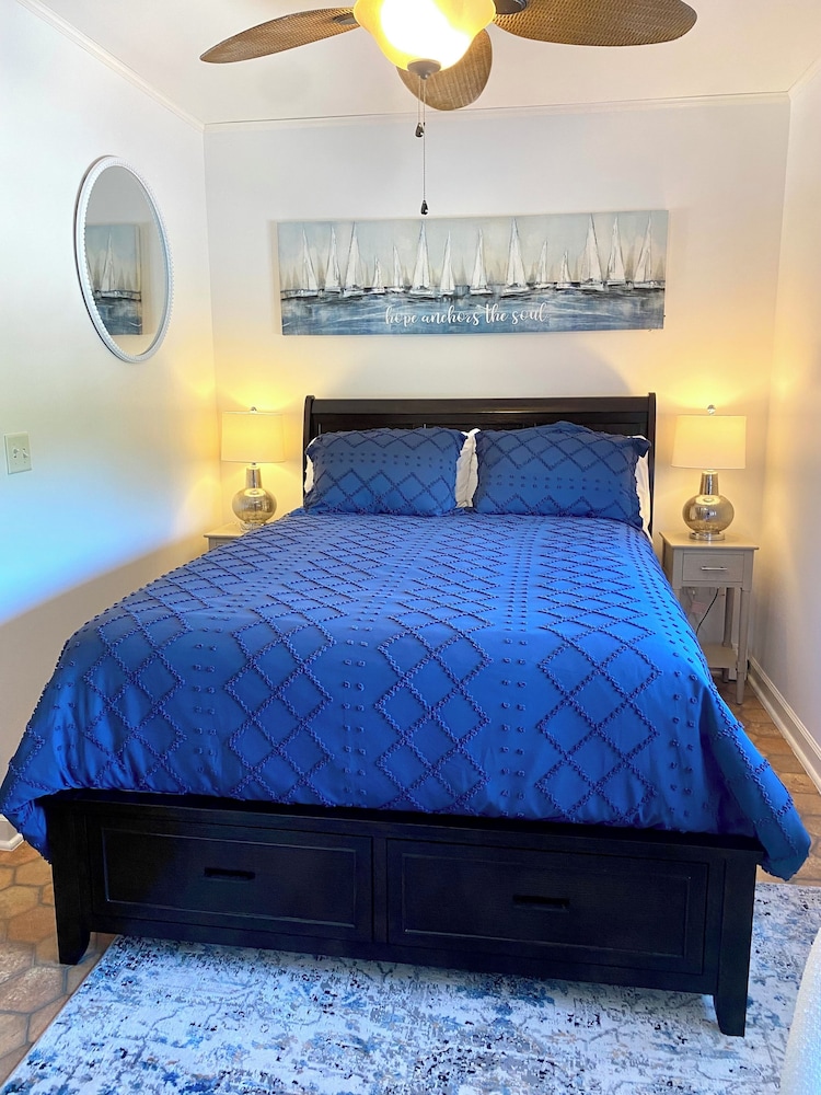 Relax In Your Beautiful Efficiency Condo And Enjoy The Amenities At Mariner's. - Virginia