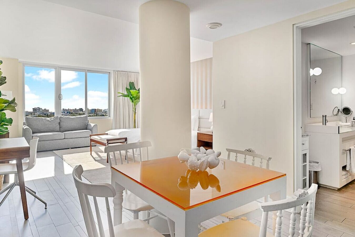 Deluxe High Floor City Studio With Ocean View - South Beach