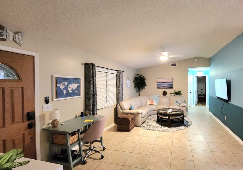 Cozy Family Home 20 Minutes From The Beach - Edgewater, FL
