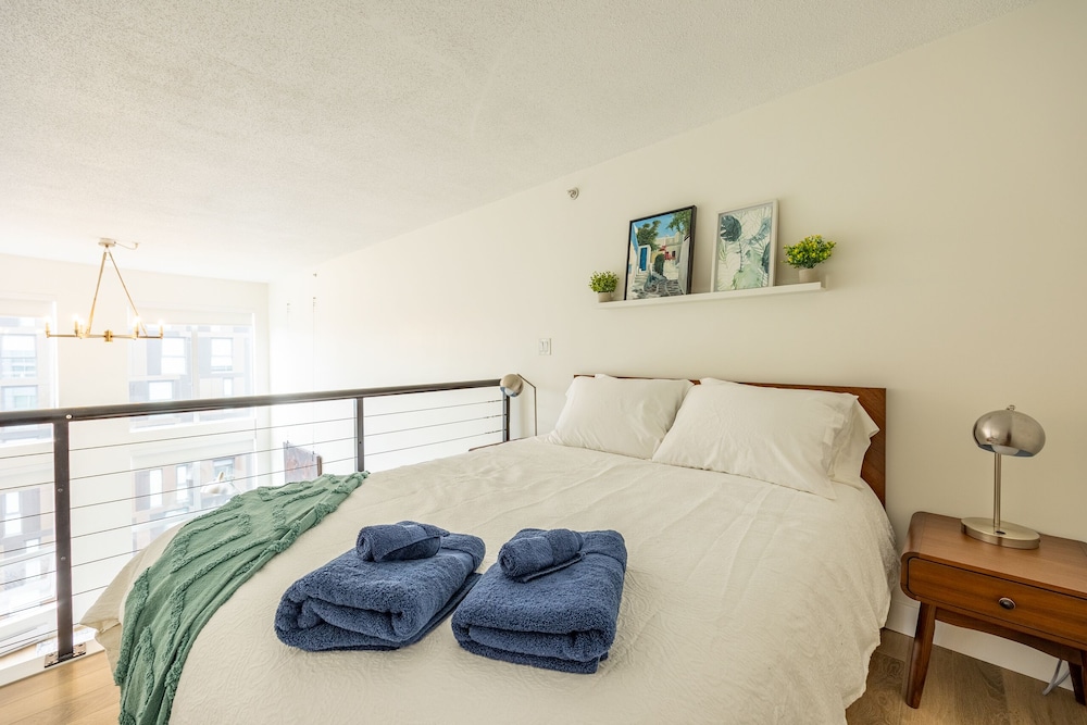 Awesome Loft In The Heart Of Downtown Vancouver! - Richmond, BC, Canada