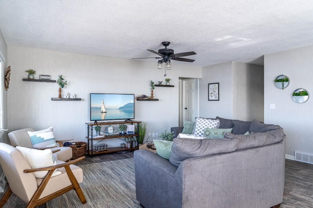 Hot Tub River Views - Illinois