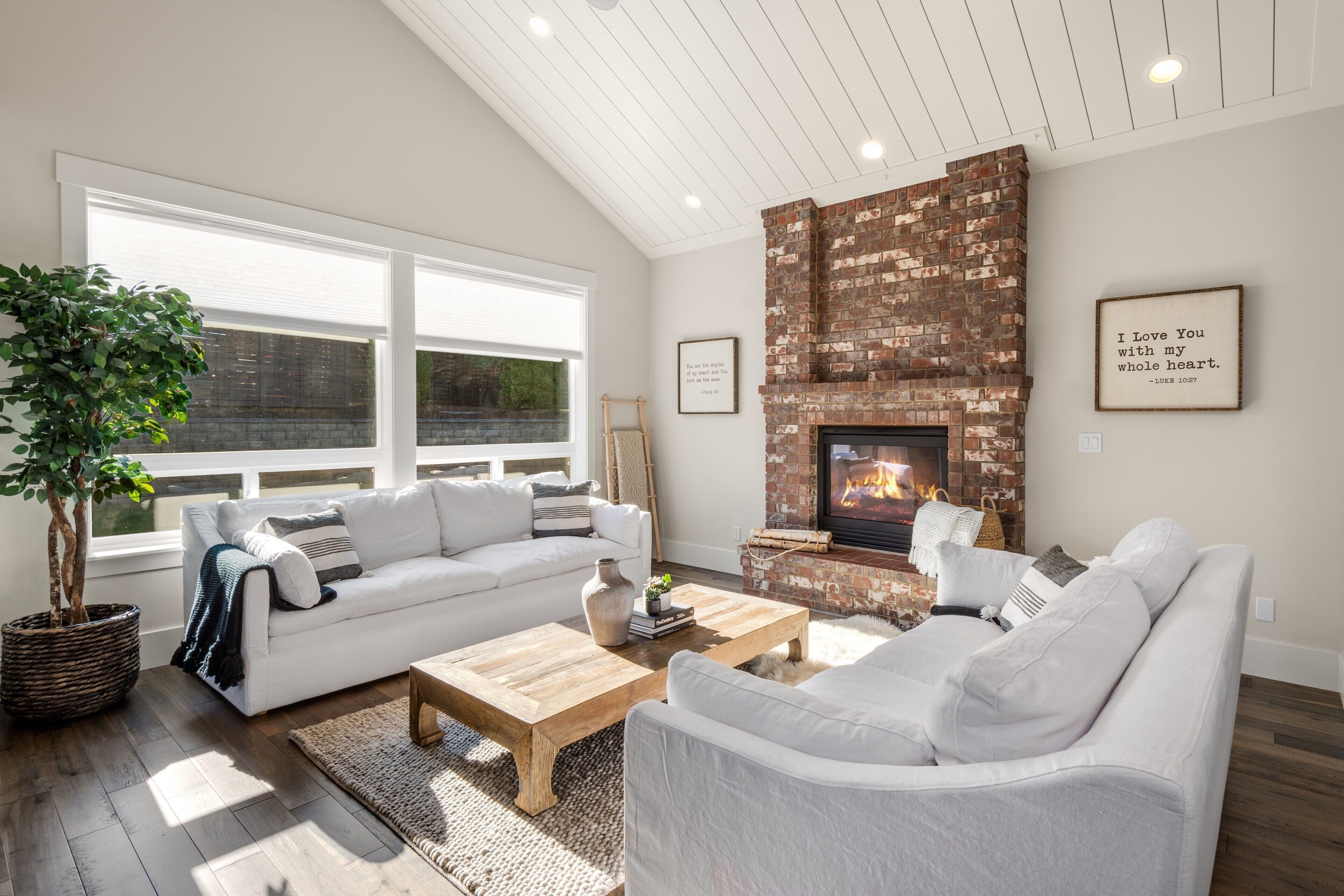 Luxury Martha Lake View Home W/hot Tub - Lynnwood, WA