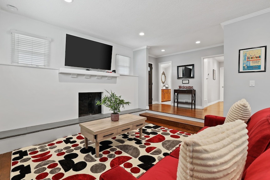 Happiest Vacation Homes -Walk To Disneyland & Convention Center - Anaheim, CA